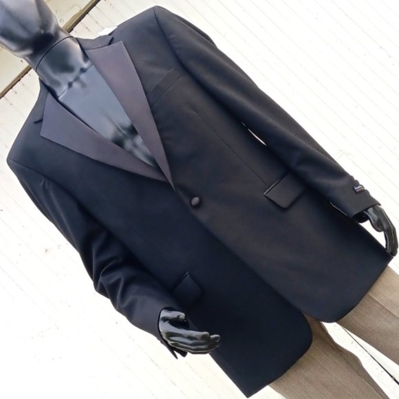 JQS A. BANK | Suits & Blazers | Jos A Bank Mens Notch Lapel Button ...